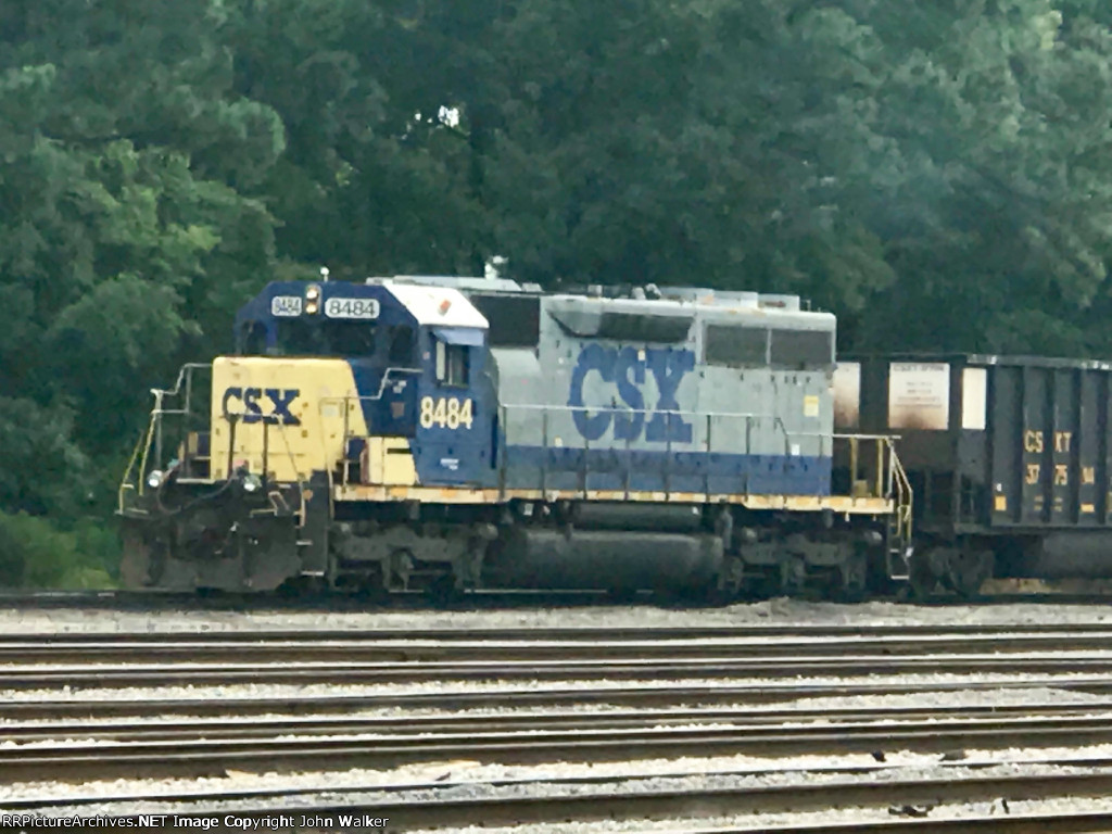 CSX 8484 shuttles some empties in the yard on a Sunday morning